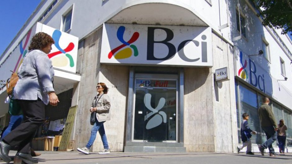Banco BCI causa polémica por vender moneda alusiva al Golpe de Estado ...